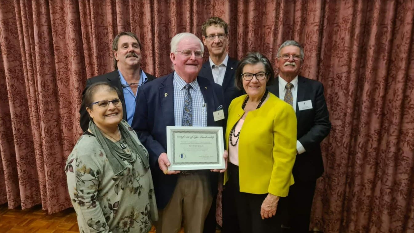 Retiring saleyards leader urges national sheep EID action - Sheep Central